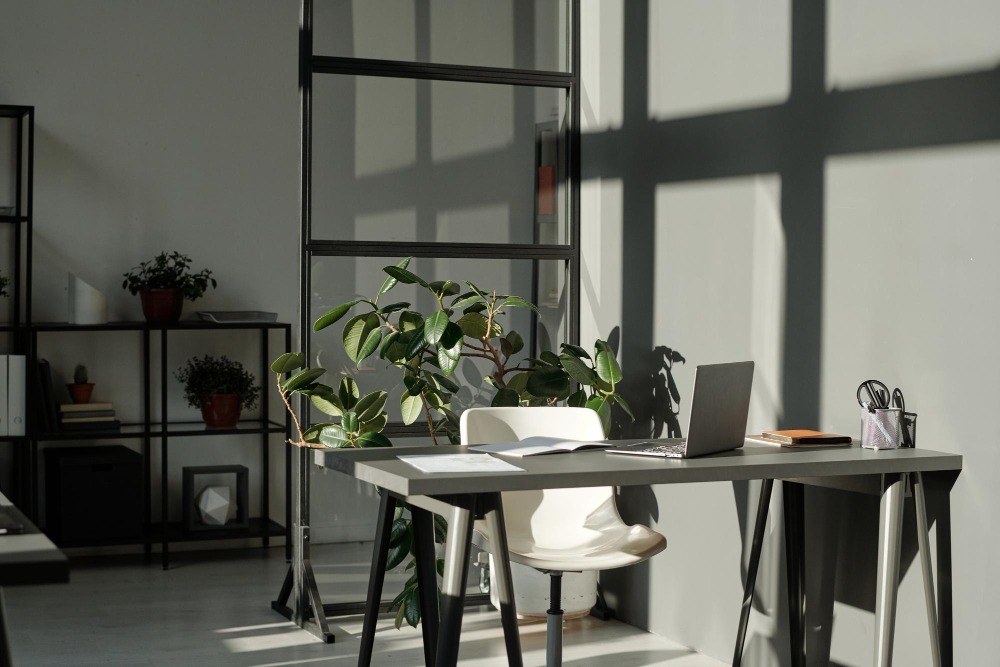 6 Kreasi Dekorasi Ruang Kerja Terbaik Untuk Tingkatkan Performa Kerja ...
